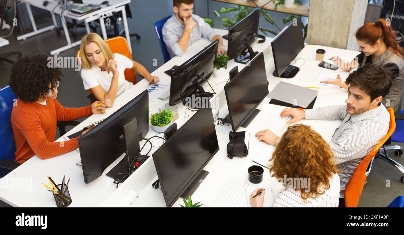 Group people work together hi-res stock photography and images - Alamy