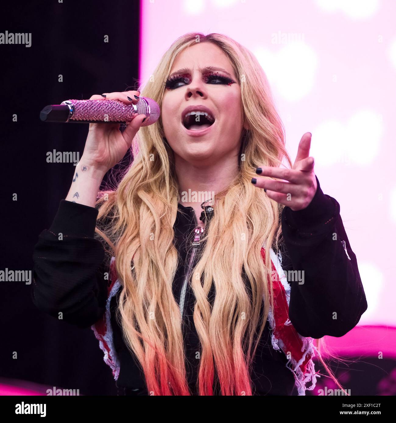 Glastonbury, UK. 30 Jun , 2024. Canadian singer-songwriter Avril ...