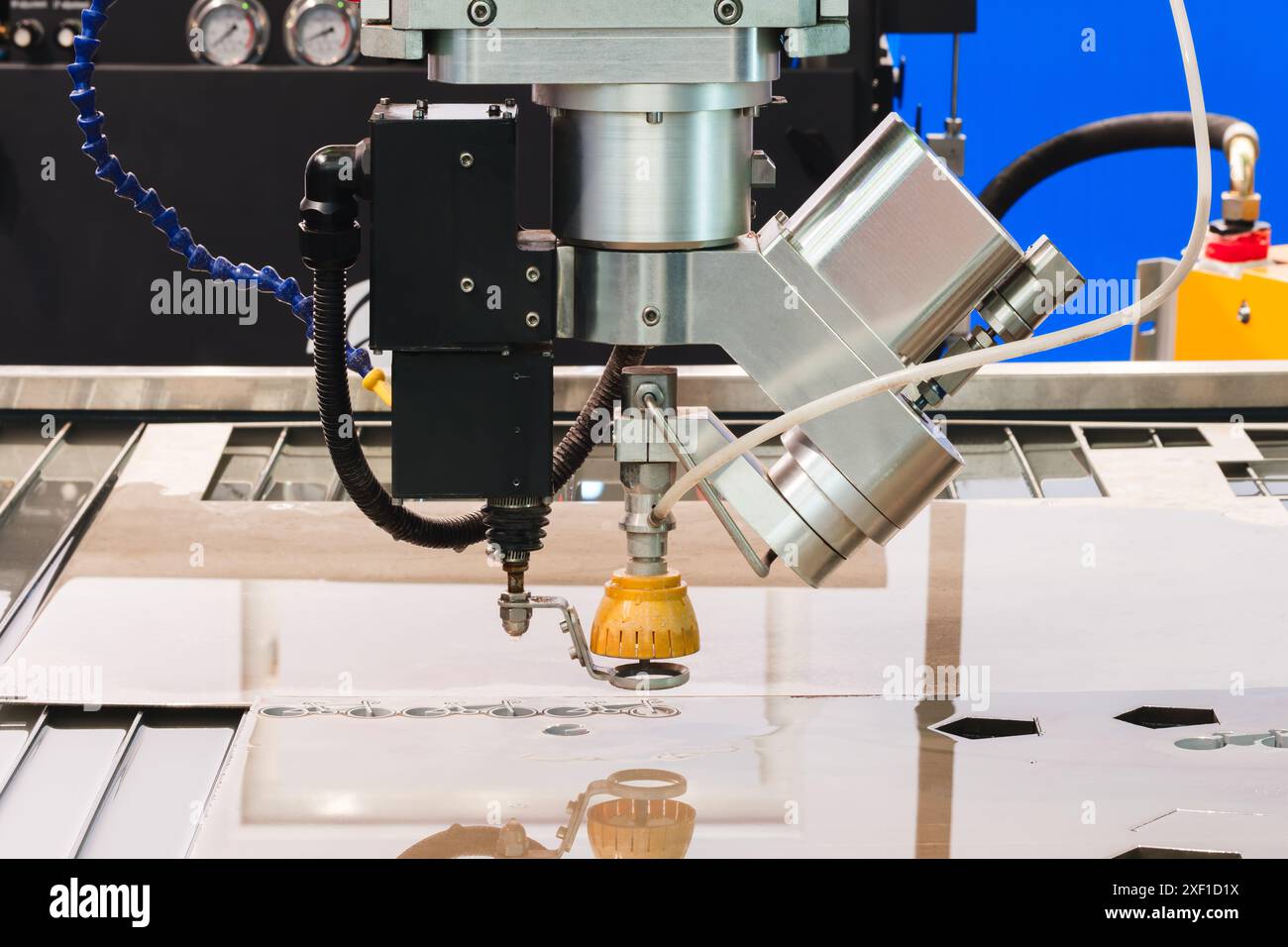 Industrial sheet metal water cutting machine Stock Photo - Alamy