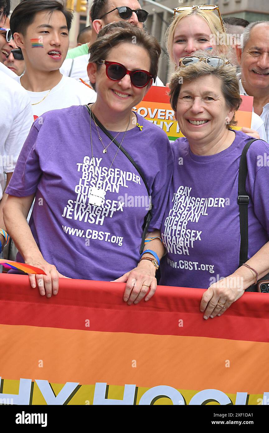 Randi Weingarten and wife Rabbi Sharon Kleinbaum march in the 2024 NYC ...