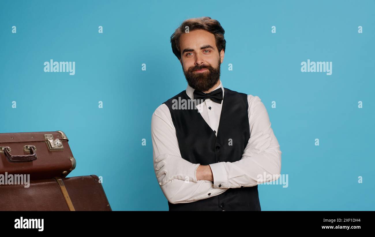 Classy hotel concierge baggage hi-res stock photography and images - Alamy