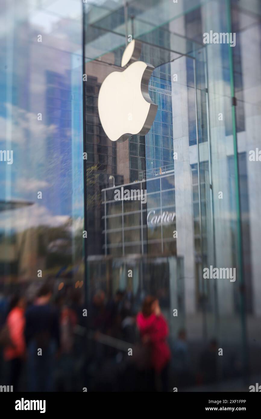 Cartier flagship store hi-res stock photography and images - Alamy