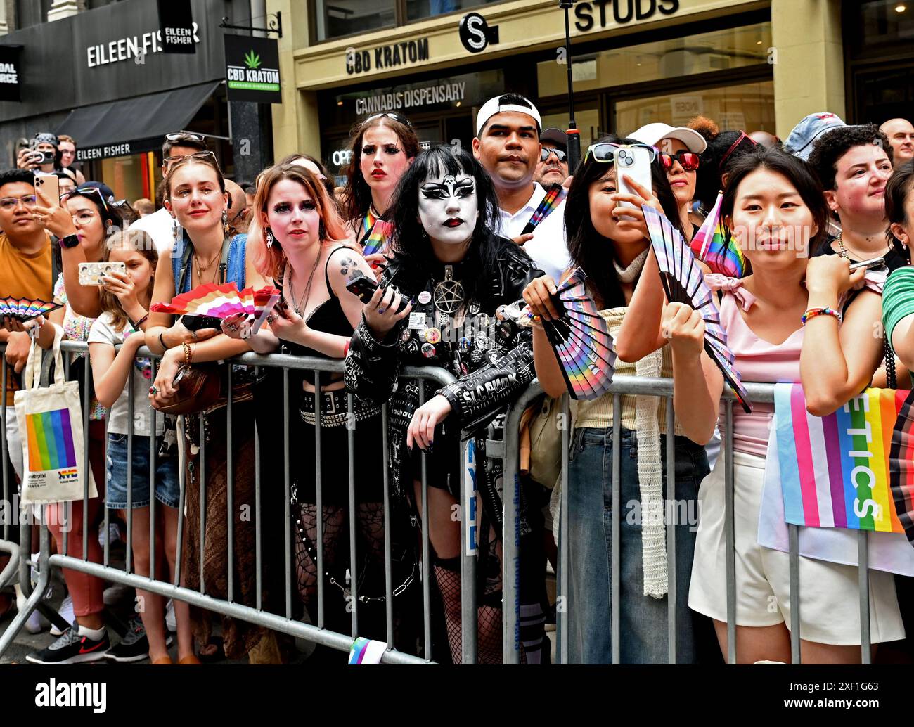 New York, USA. 30th June, 2024. A large crowd gathers on Fifth Avenue ...