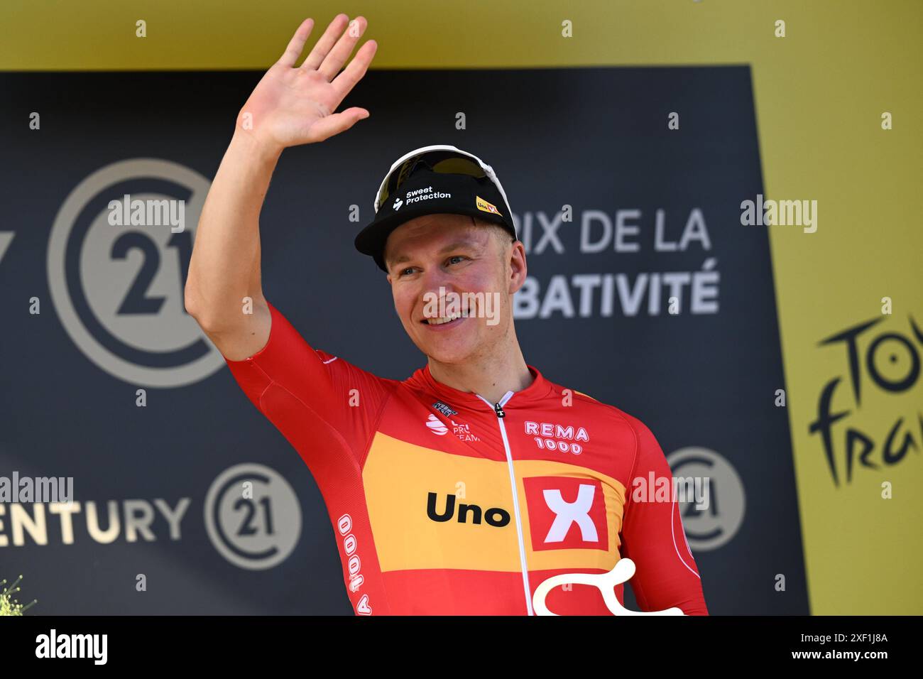 JONAS ABRAHAMSEN celebrated for the prix de la combativite on the ...