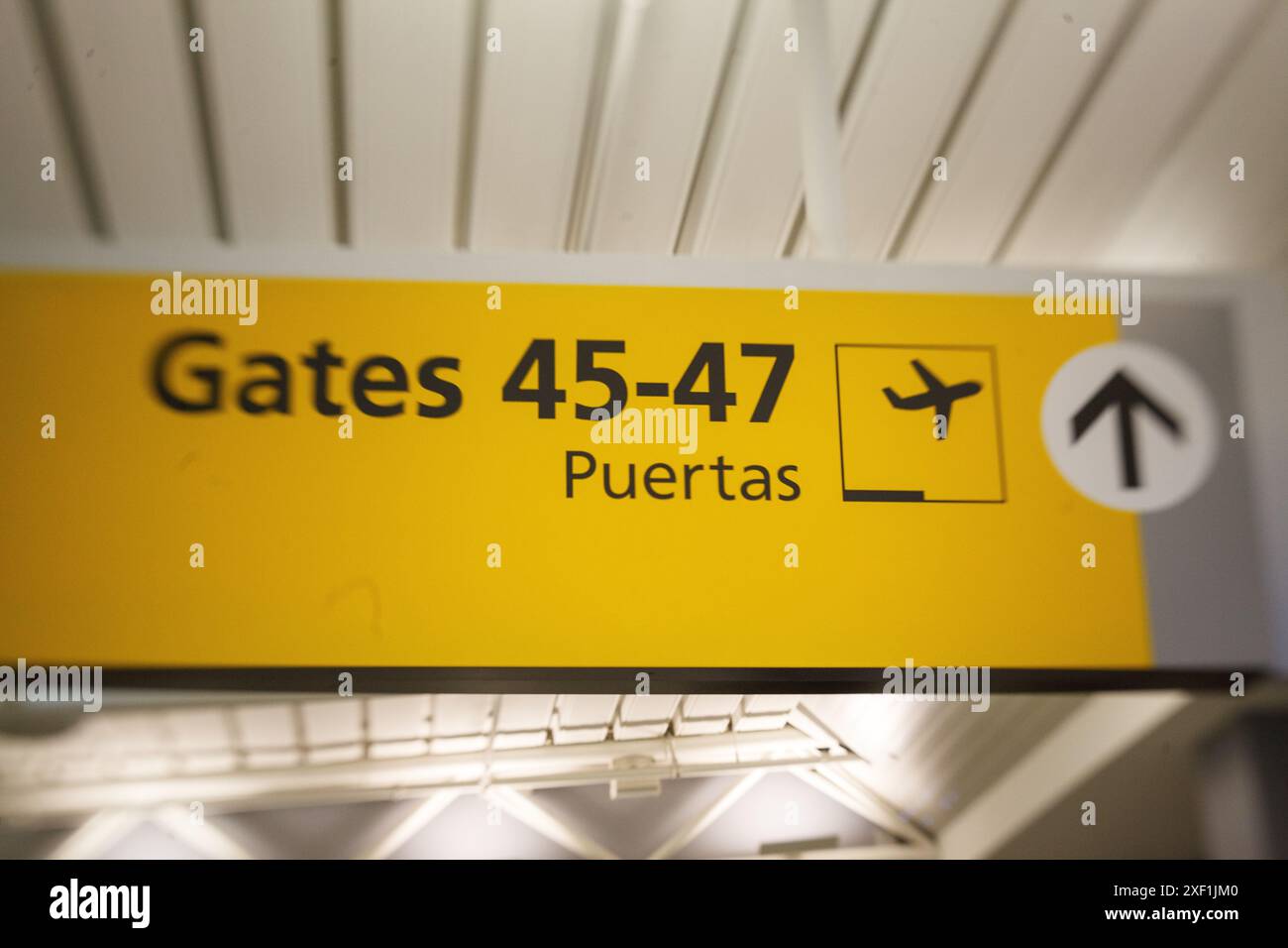 Jfk airport signs hi-res stock photography and images - Alamy
