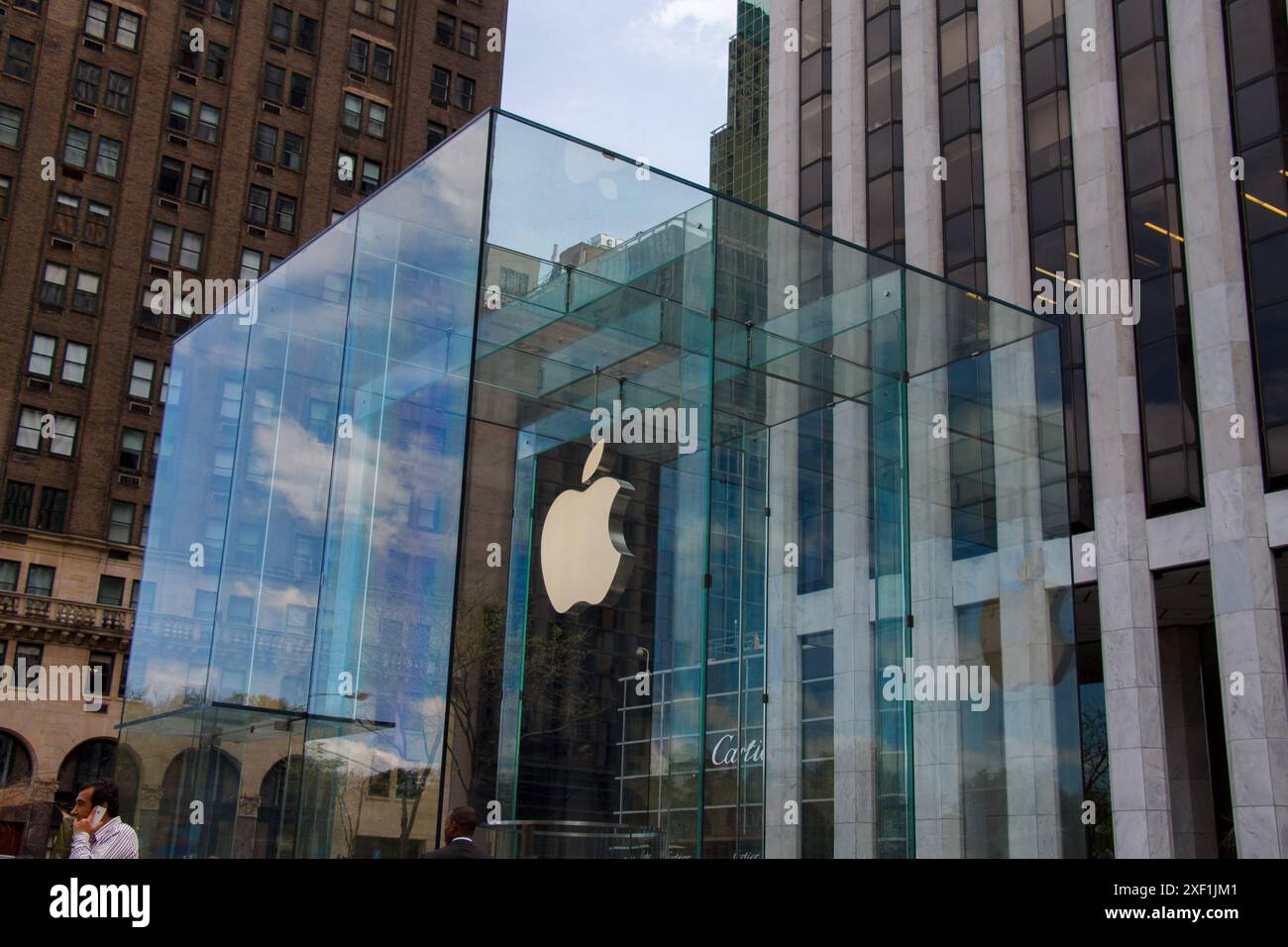 The Apple sign on the facade of the cube in Fifth Avenue, New York City ...