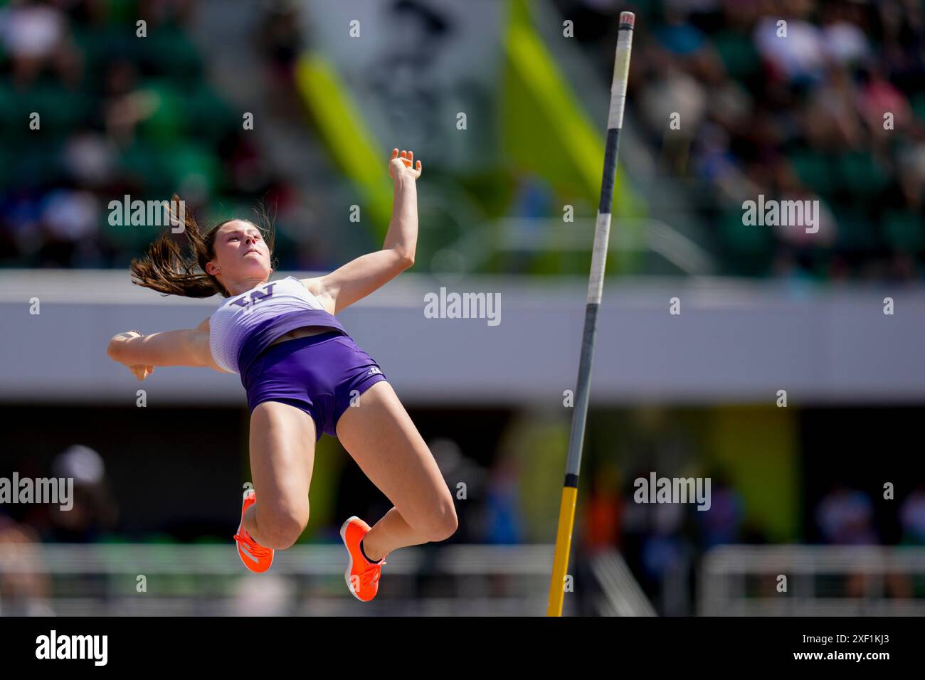 Amanda Moll competes in the women's pole vault final during the U.S ...