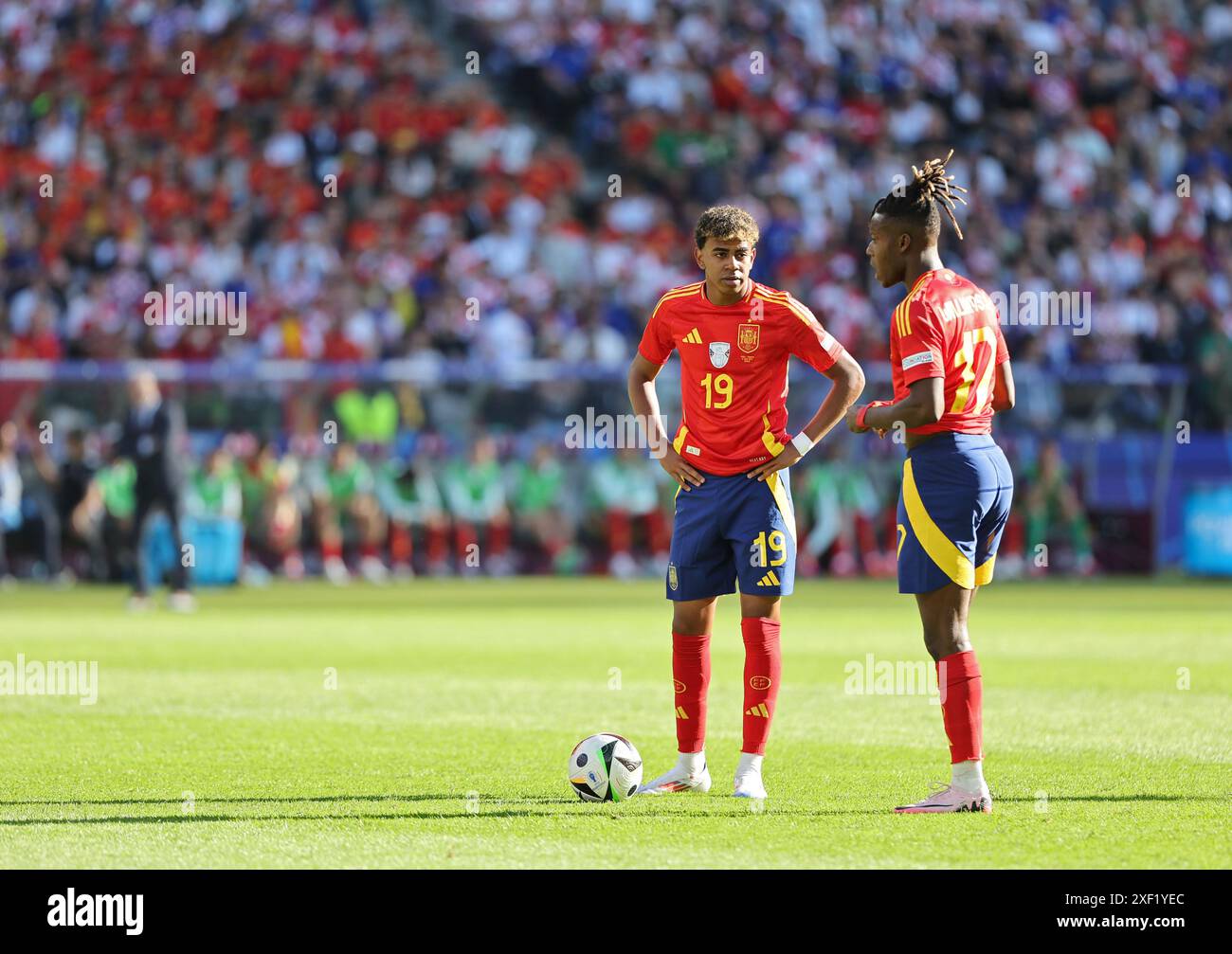 Lamine yamal legs hi-res stock photography and images - Alamy
