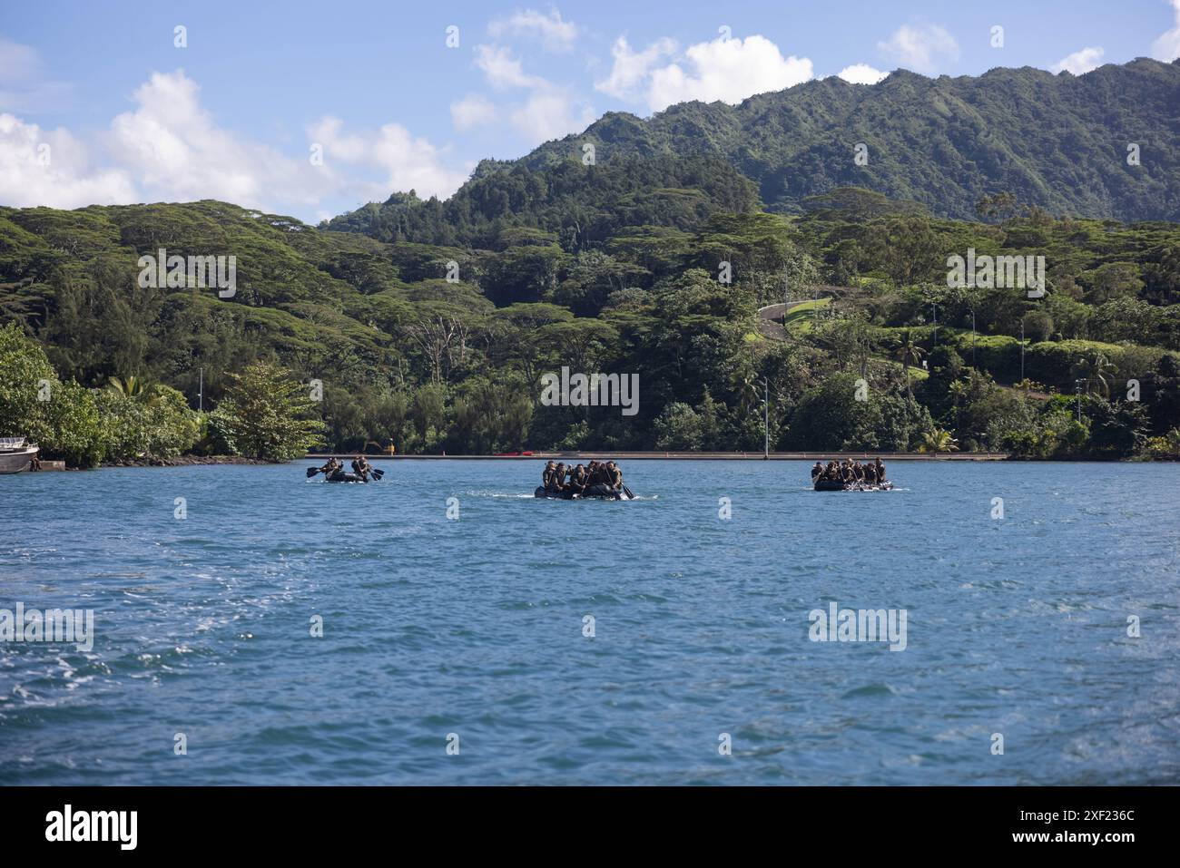 U.S. Marines with 1st Marine Division paddle combat rubber raiding ...