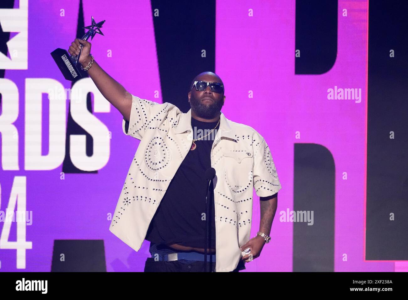 Killer Mike accepts the award for album of the year for "Michael ...
