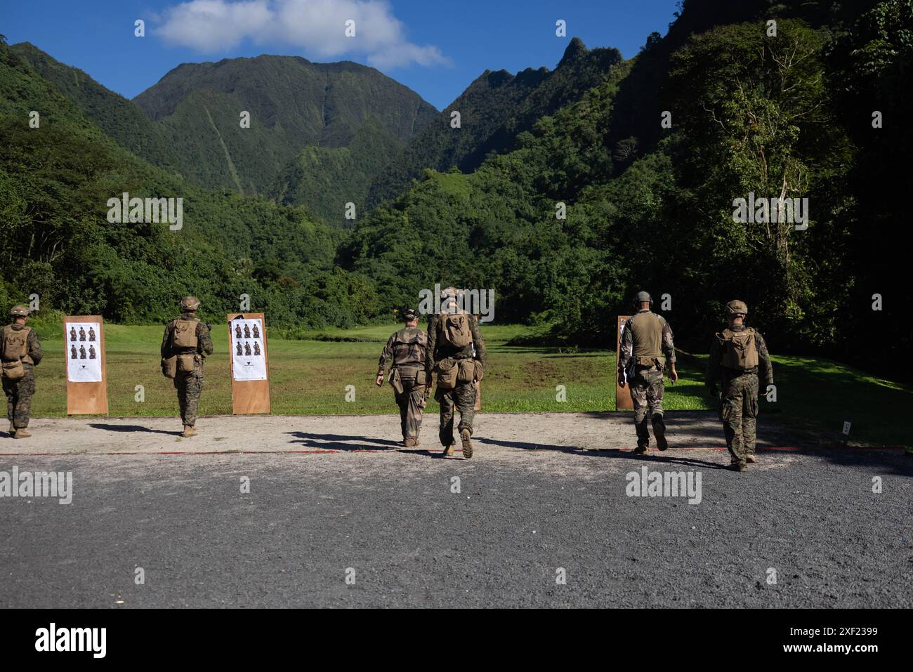 U.S. Marines with Charlie Company, 3rd Light Armored Reconnaissance ...