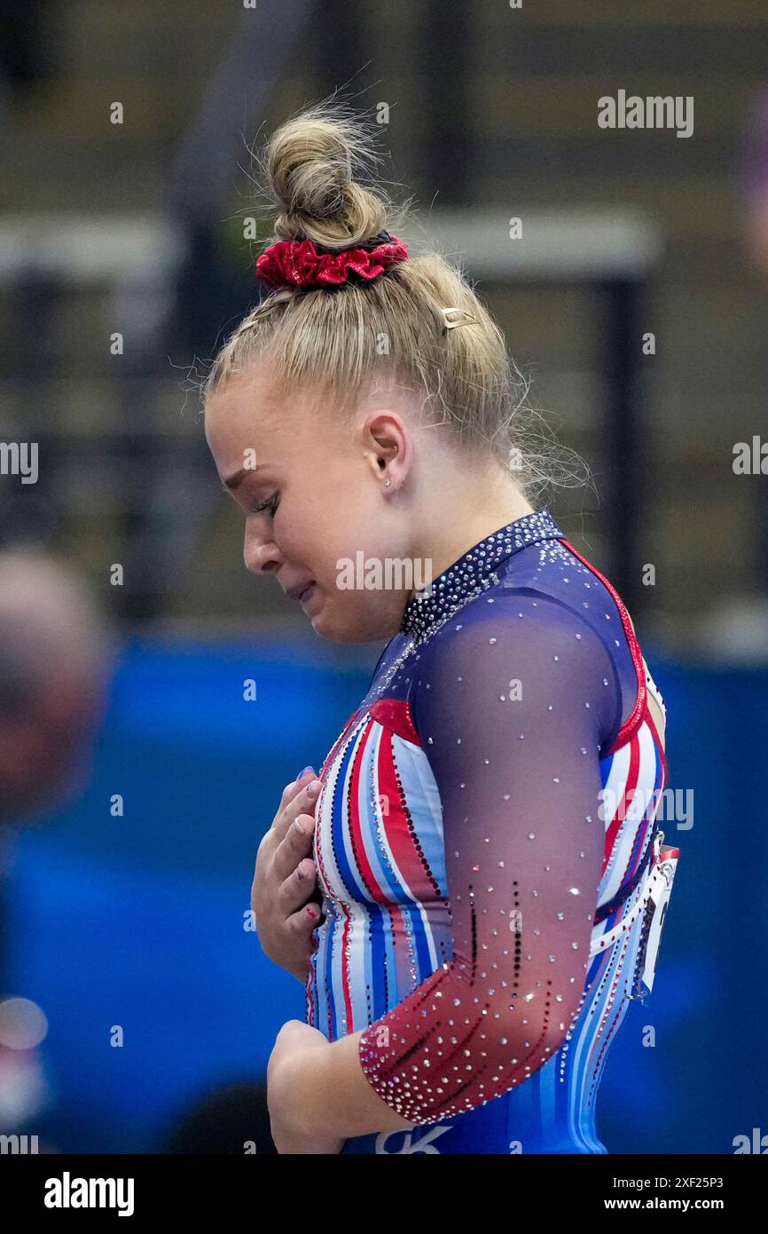 Joscelyn Roberson competes in the floor exercise at the United States ...