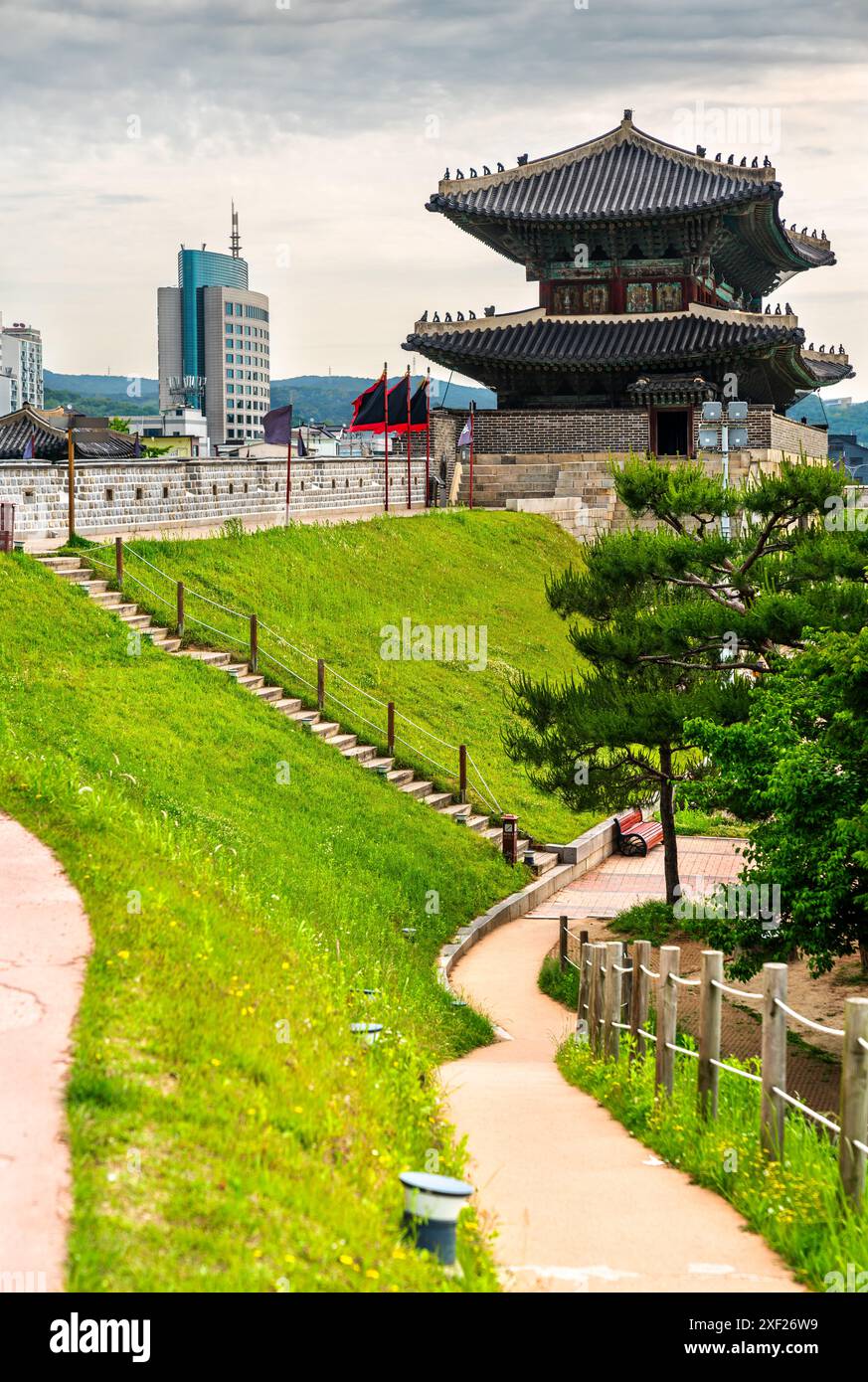 Janganmun Gate of Hwaseong Fortress in Suwon, UNESCO world heritage in ...