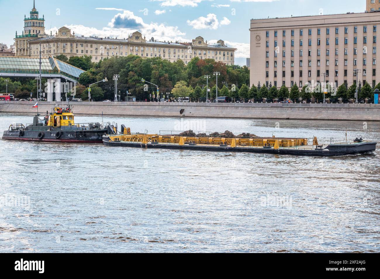 A barge with a tugboat floats along the Moscow River Stock Photo - Alamy
