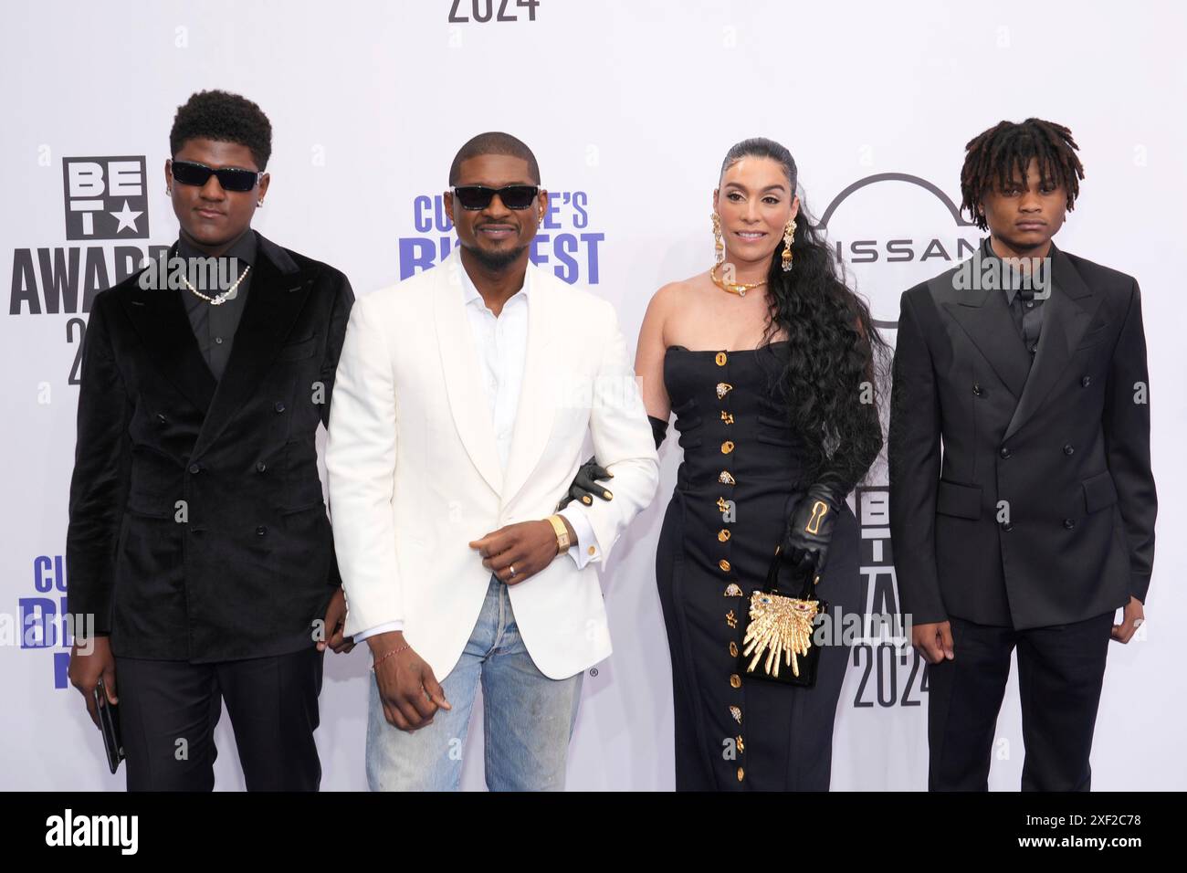 Naviyd Raymond, from left, Usher, Jennifer Goicoechea, and Usher ...