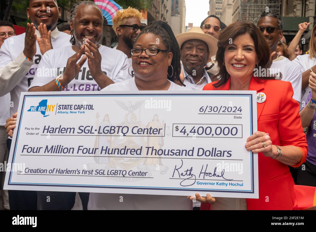 4 million dollars hi-res stock photography and images - Alamy