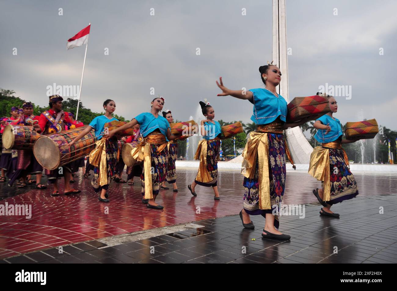 Jakarta, Indonesia - April 19, 2015 : Appearances from various tribes ...
