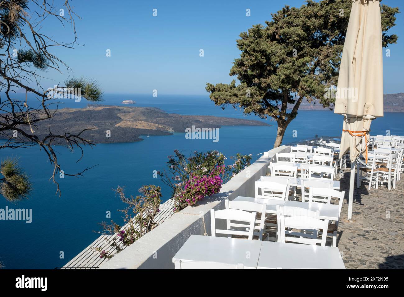Santorini fira to oia hike hi-res stock photography and images - Alamy