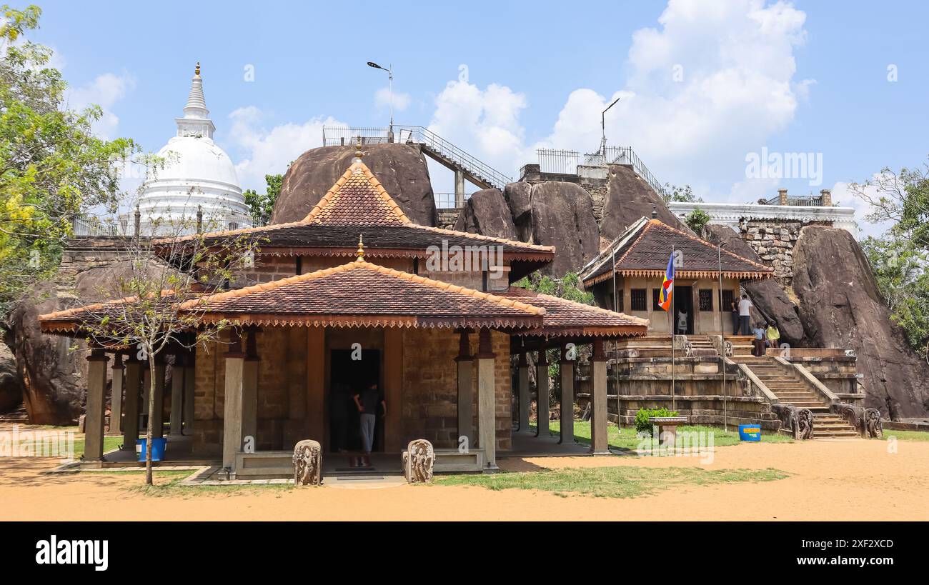 Isurumuniya Buddhist Temple, Built by King Devanampriya Tissa in 4th ...