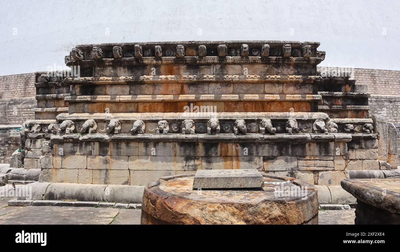 Ancient ruins of Ruwanweli Maha Seya, Built by Sinhalese king ...