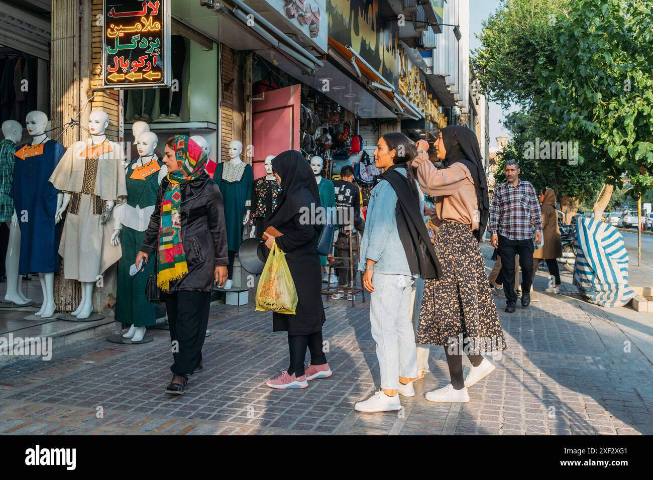 Women's street iran hi-res stock photography and images - Alamy