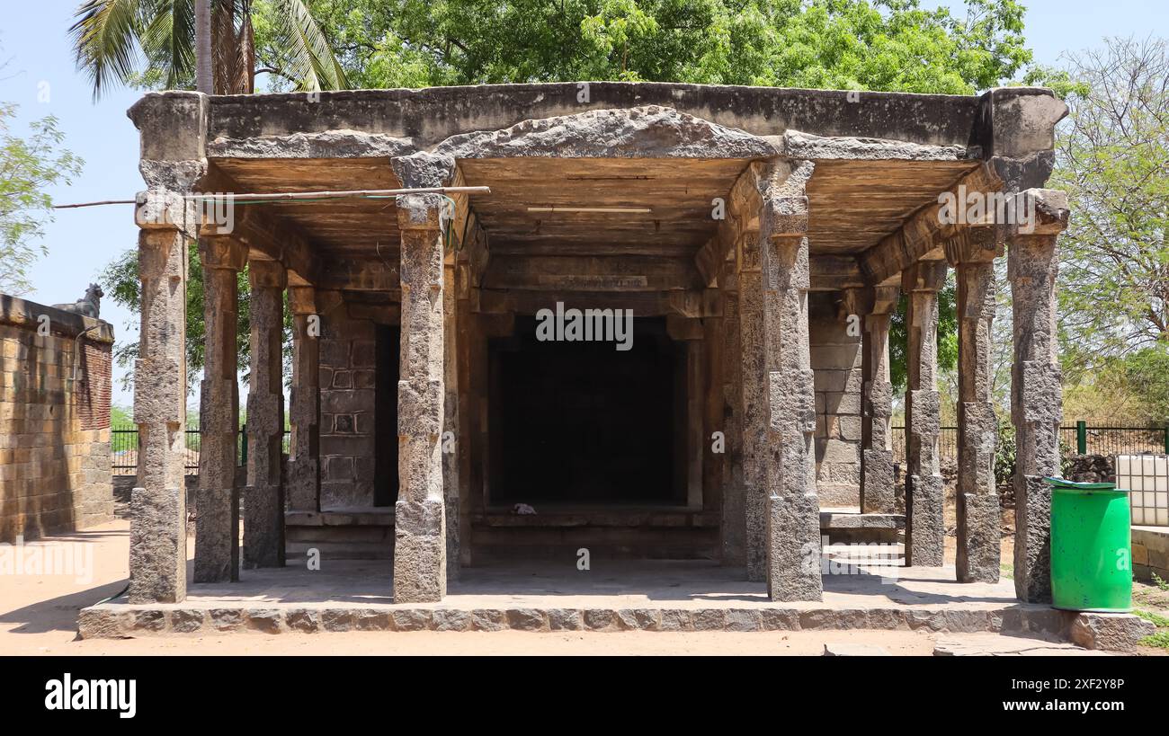 Ancient stone mandapa of Vimahav Maharaja Sri Vaaleeswarar Temple ...