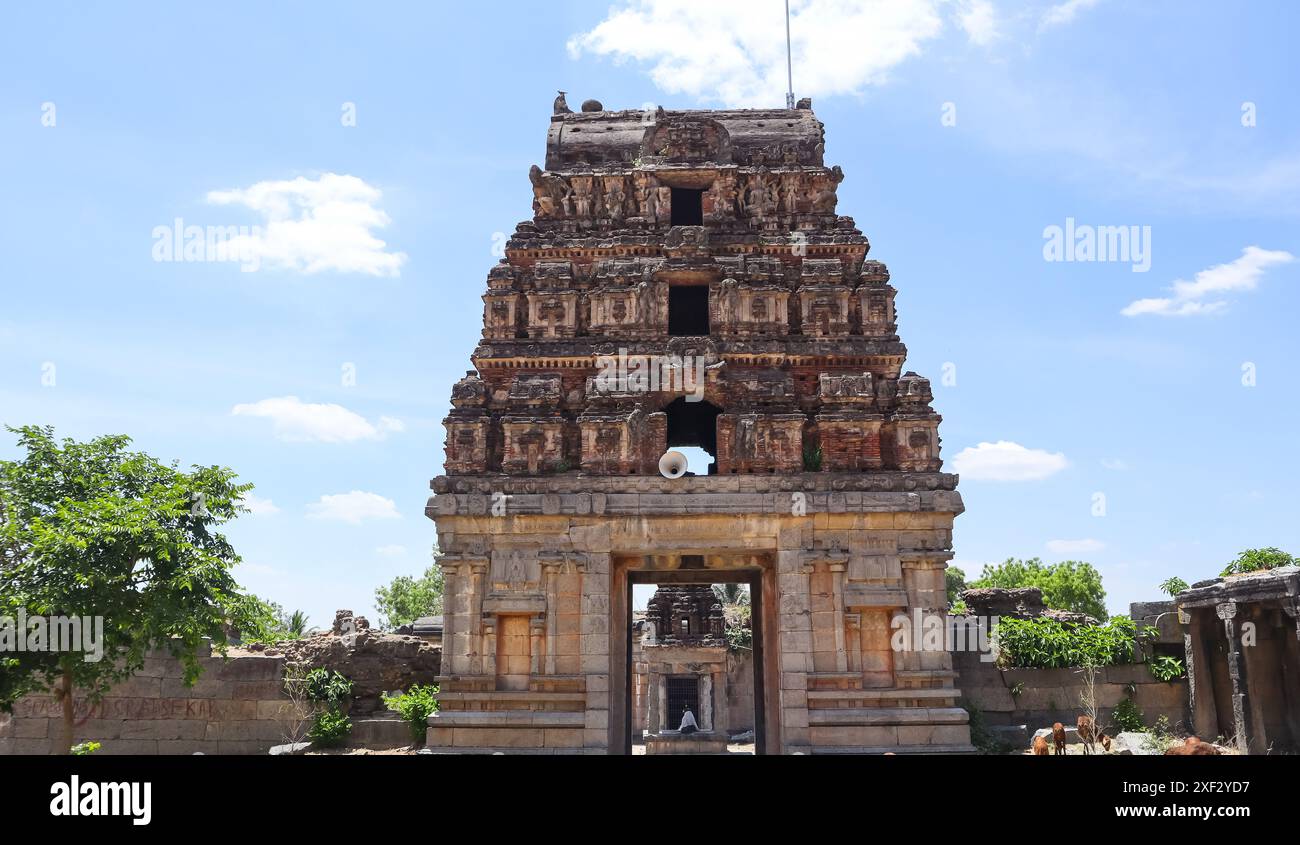 Gopuram of Sri Saleeswarar Temple, a 12th-century Chola temple ...