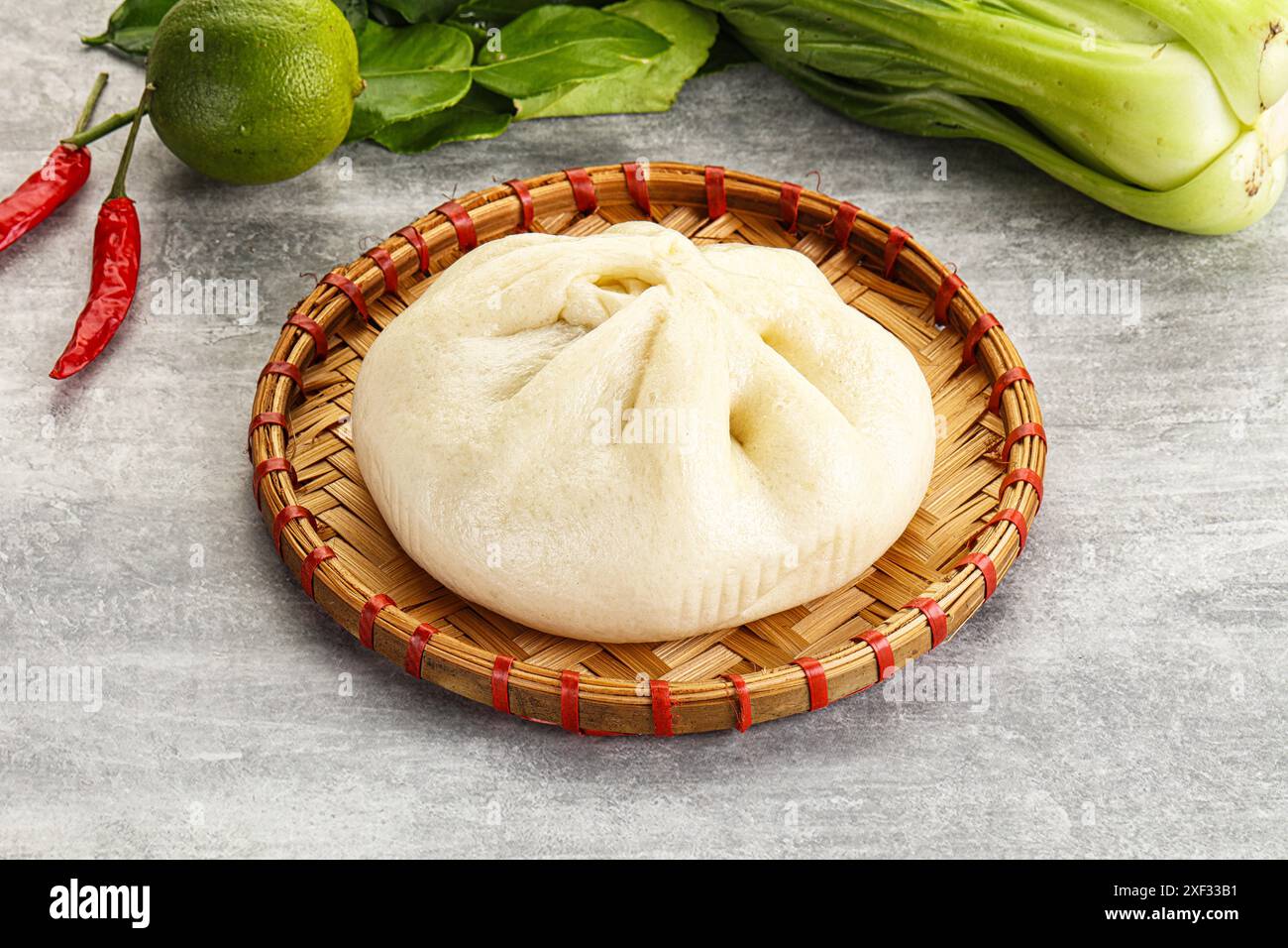 Chinese steamed bun Dim sum with meat Stock Photo - Alamy
