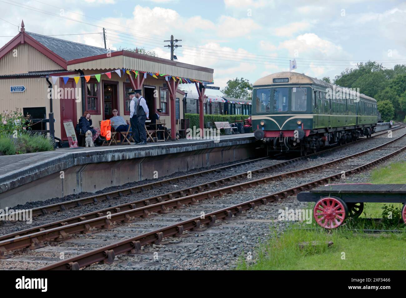 Front view of M50971 Diesel Observation Train, at Bodium Station, on ...