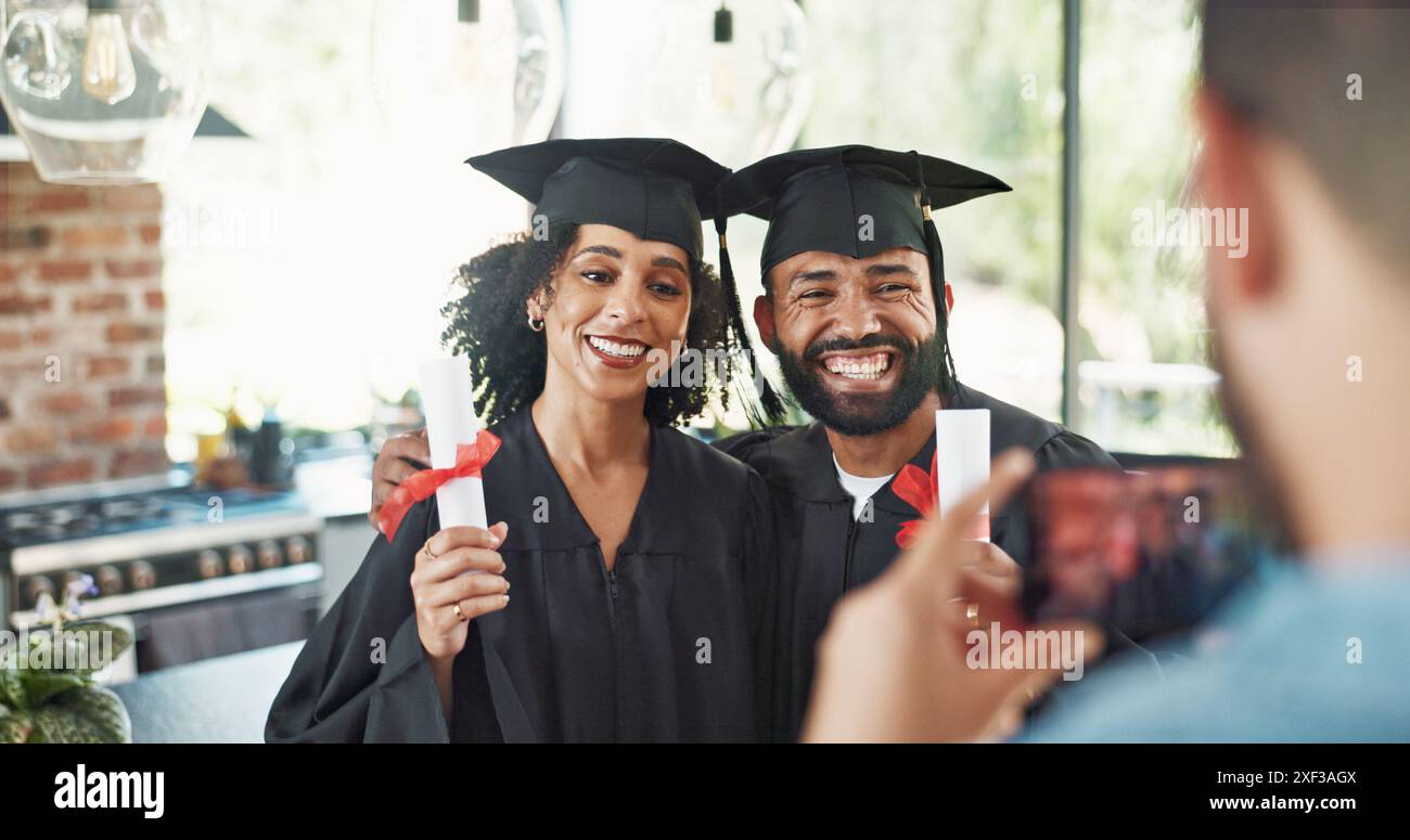 College students in family home hi-res stock photography and images - Alamy