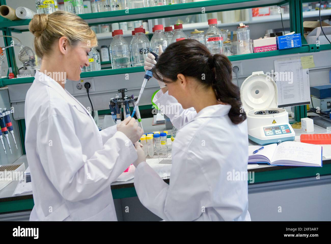 Researchers horizontal hi-res stock photography and images - Alamy