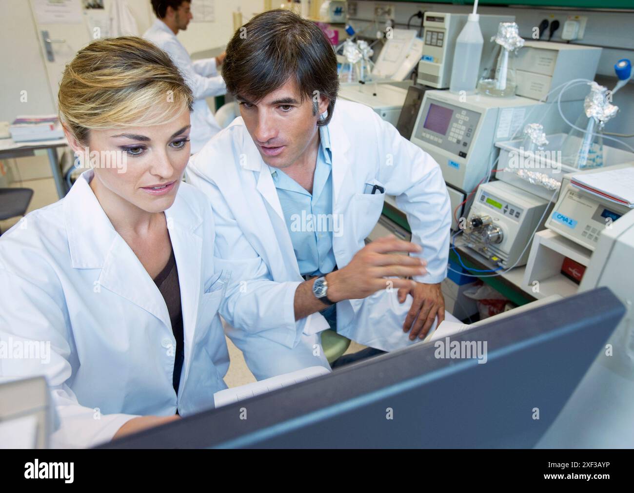 Researchers team work computer hi-res stock photography and images - Alamy