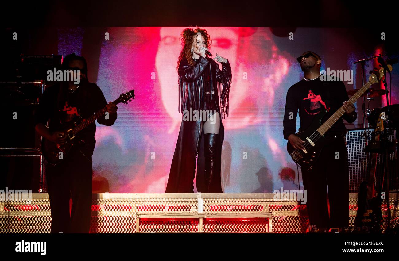 Jess Glynne performing live on stage at The Wyldes Cornwall Stock Photo ...