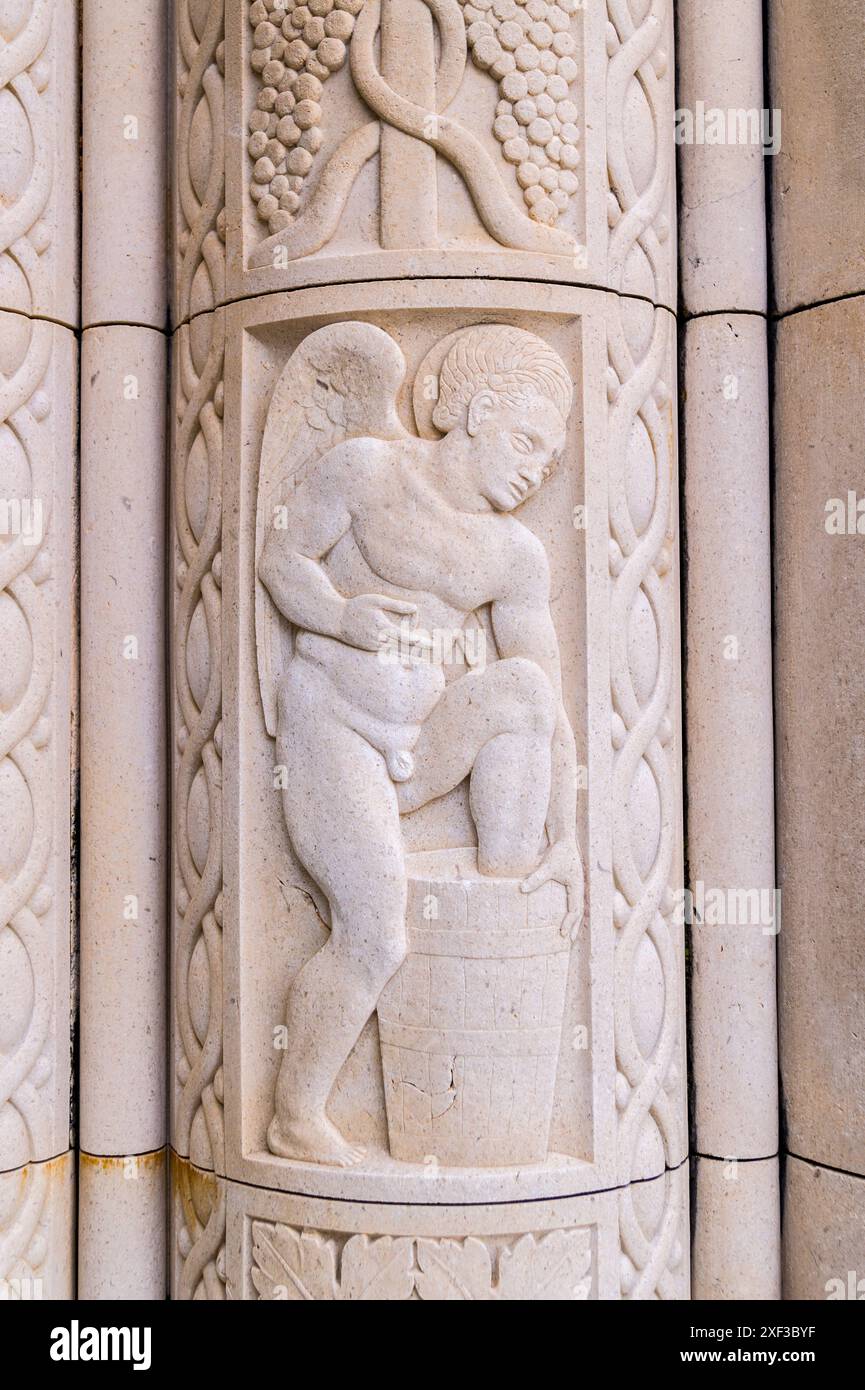 Vienna Secession carving, Petrinovic family mausoleum, by Toma Rosandić ...