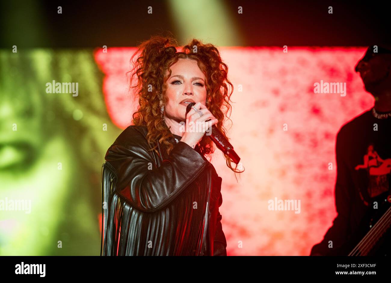 Jess Glynne performing live on stage at The Wyldes Cornwall Stock Photo ...