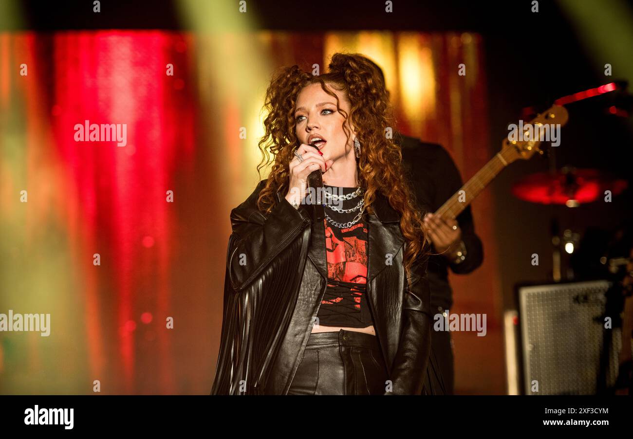 Jess Glynne performing live on stage at The Wyldes Cornwall Stock Photo ...