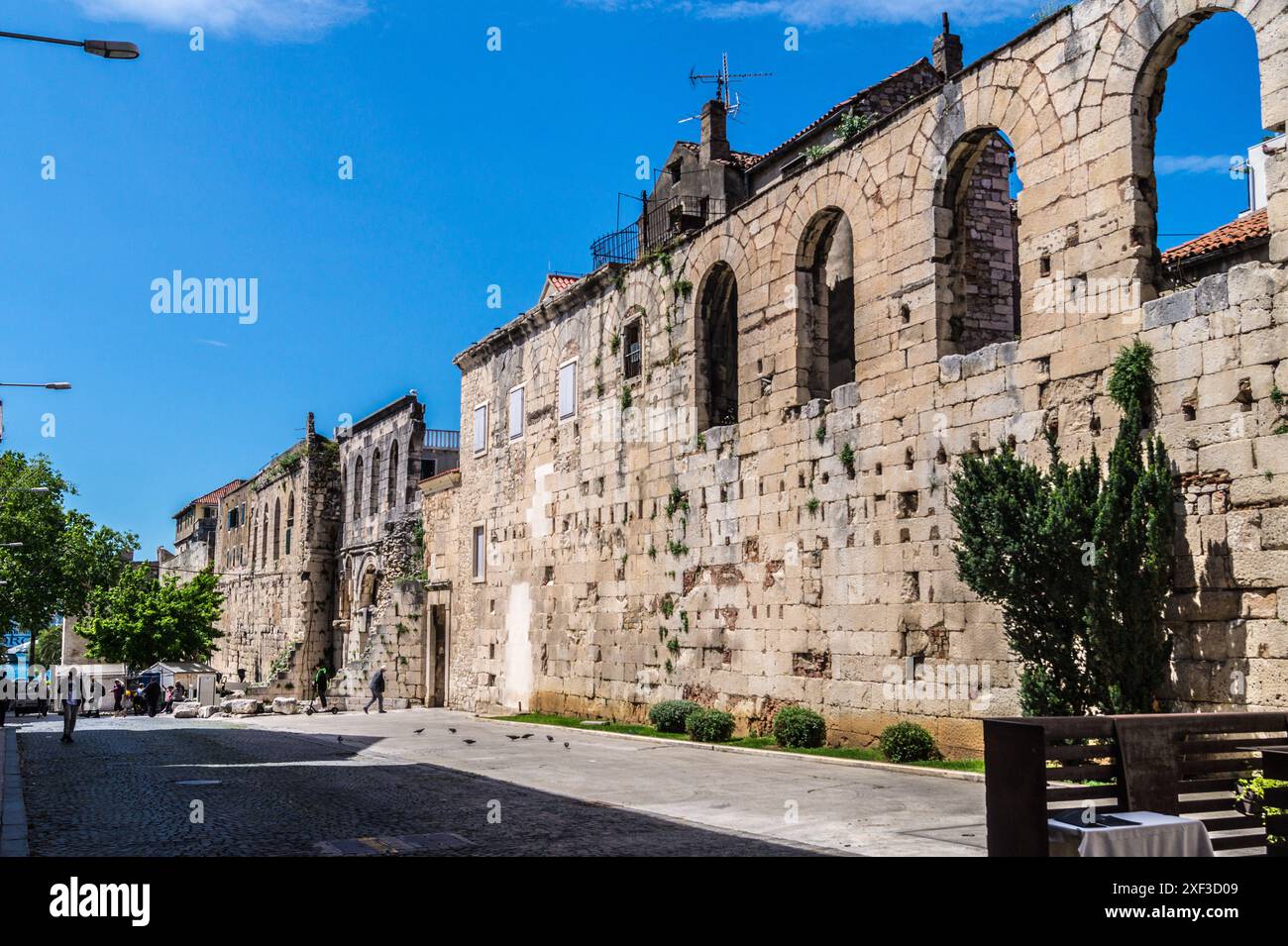 Silver gate srebrena vrata hi-res stock photography and images - Alamy