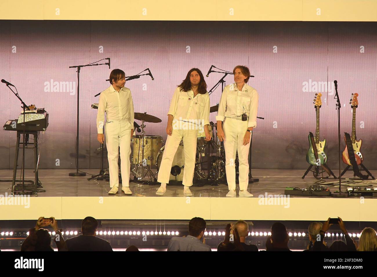 LONDON, ENGLAND - MAY 30: Jean-Benoît Dunckel and Nicolas Godin of ’AIR ...