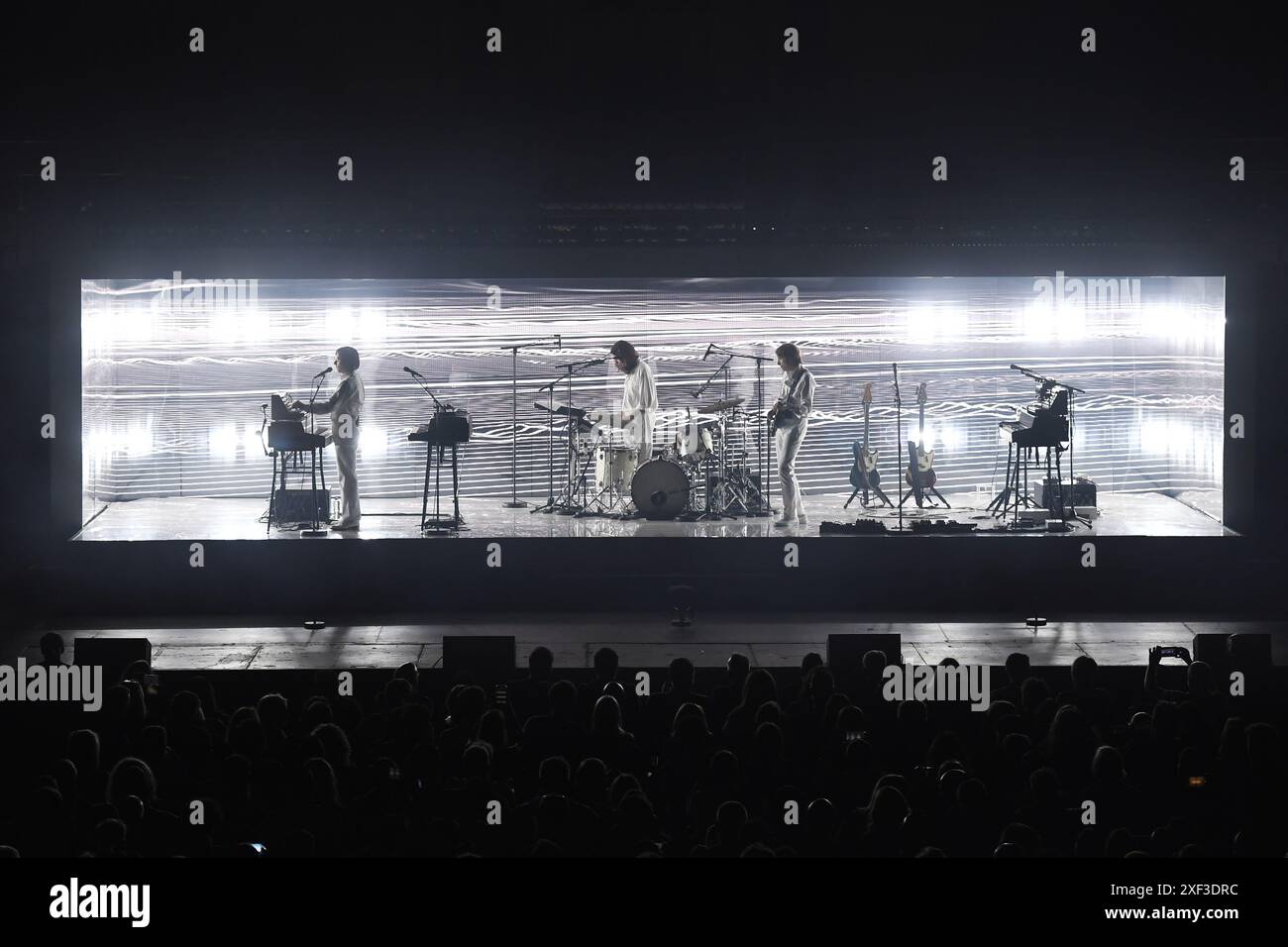 LONDON, ENGLAND - MAY 30: Jean-Benoît Dunckel and Nicolas Godin of ’AIR ...