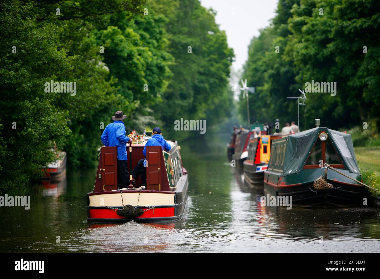 Houseboot owners pass the Shade House Lock on their canal narrowboat at ...