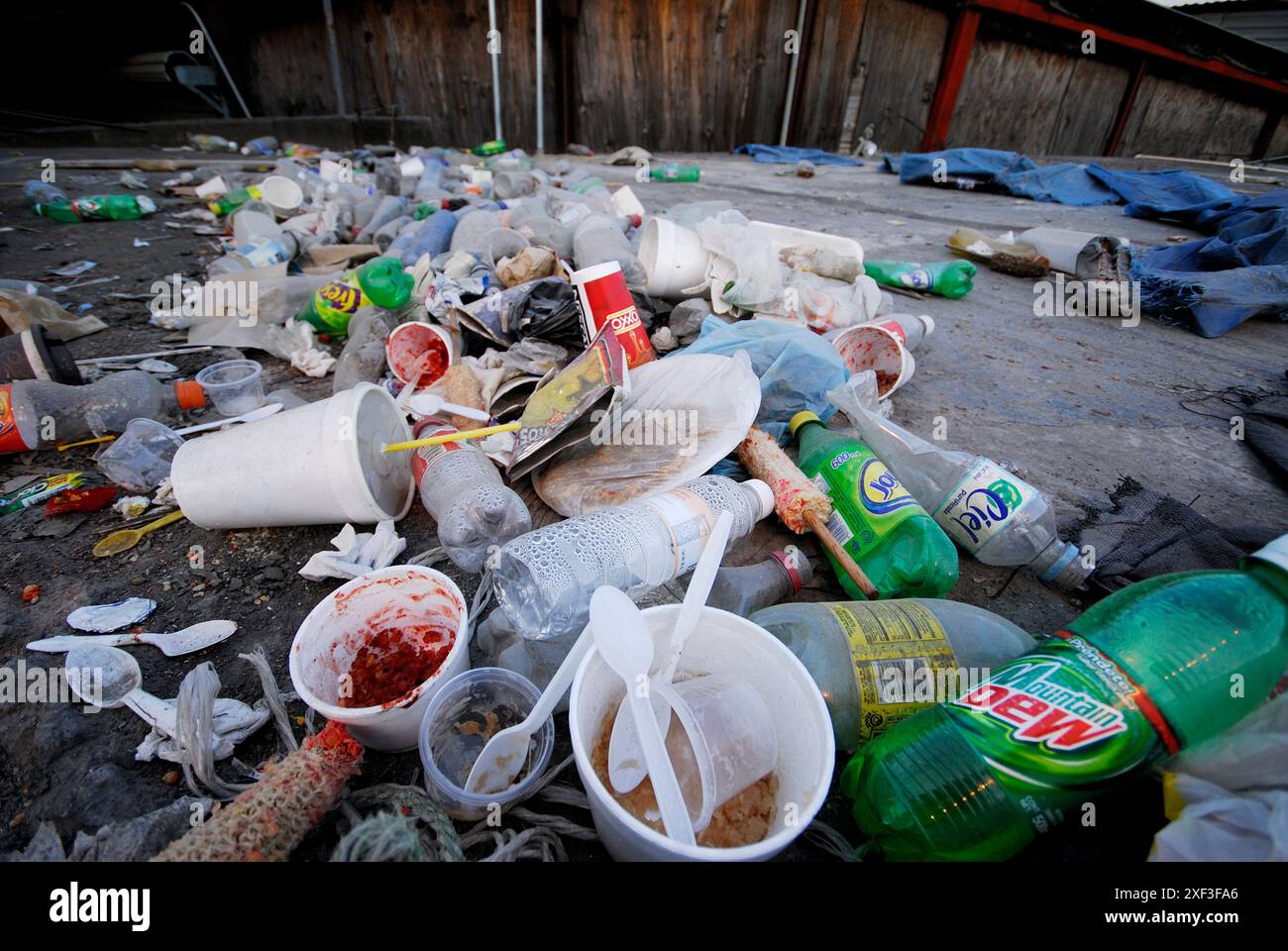 Garbage on the ground in Santiago, Mexico Stock Photo - Alamy