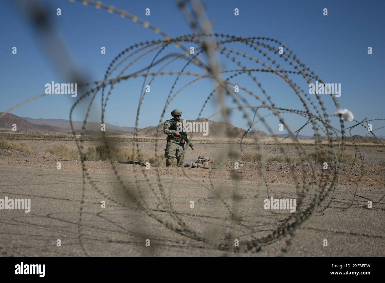 Soldier with machine gun and barbed wire Stock Photo - Alamy
