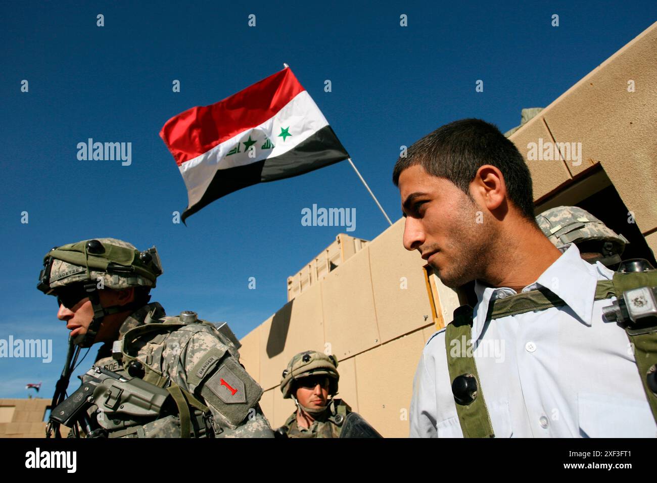 Iraqi police and U.S. Army work together in Iraqi village Stock Photo ...