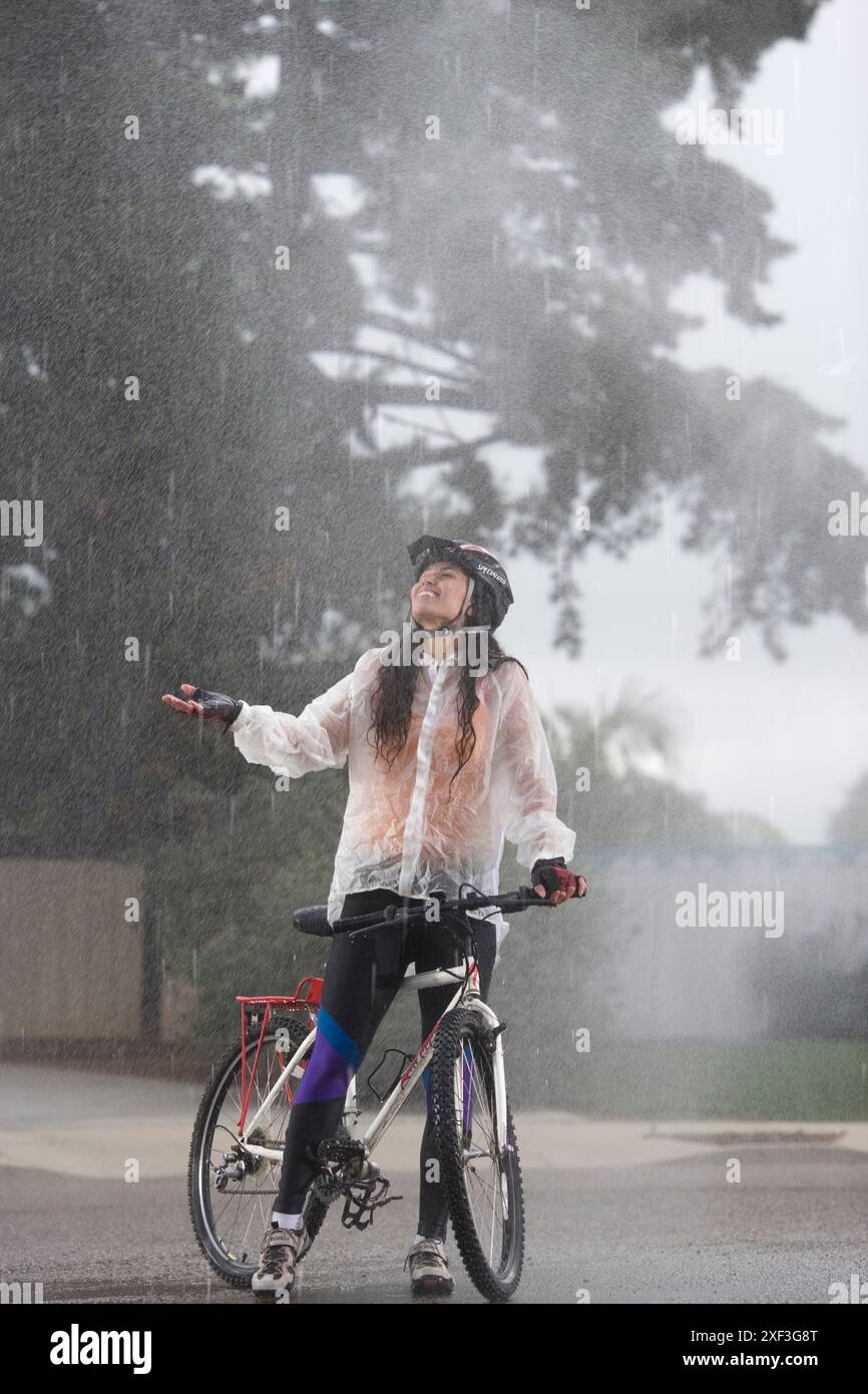 Cycle rain woman hi-res stock photography and images - Alamy
