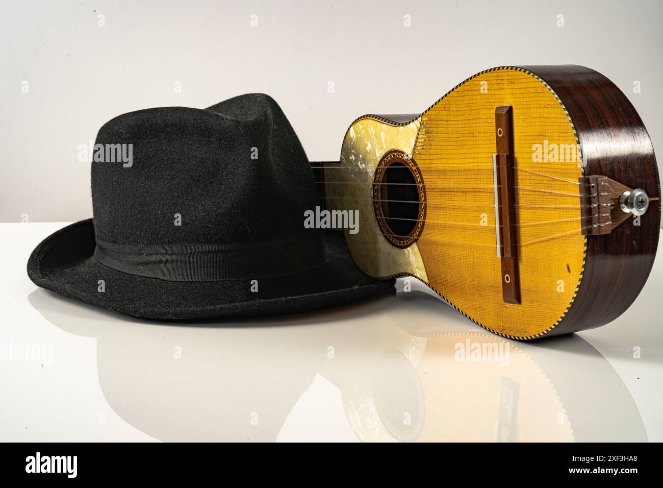 Timple hi-res stock photography and images - Alamy