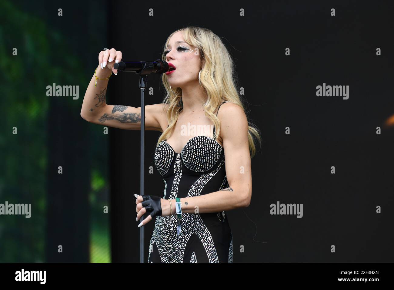 LONDON, ENGLAND - JUNE 30: Michelle Joy of ‘Cannons’ performing at ...