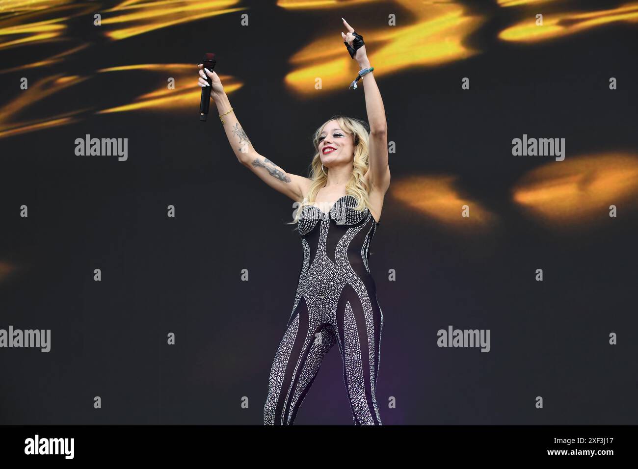 LONDON, ENGLAND - JUNE 30: Michelle Joy of ‘Cannons’ performing at ...