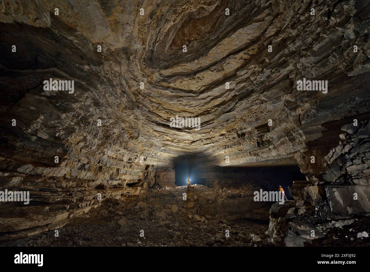 Caving Expedition to explore the caves of the Tongzi mastersystem in ...