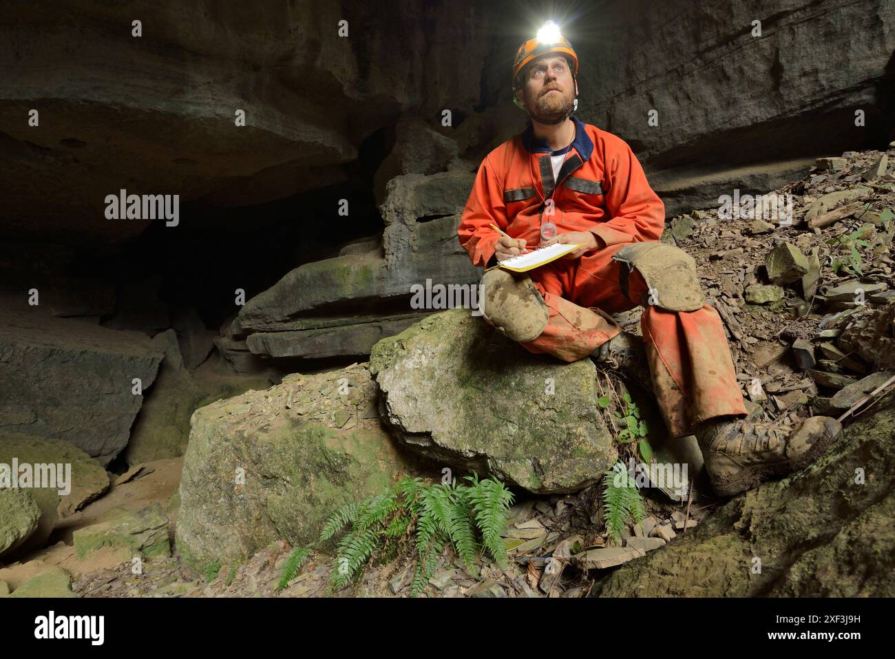 Caving Expedition to explore the caves of the Tongzi mastersystem in ...