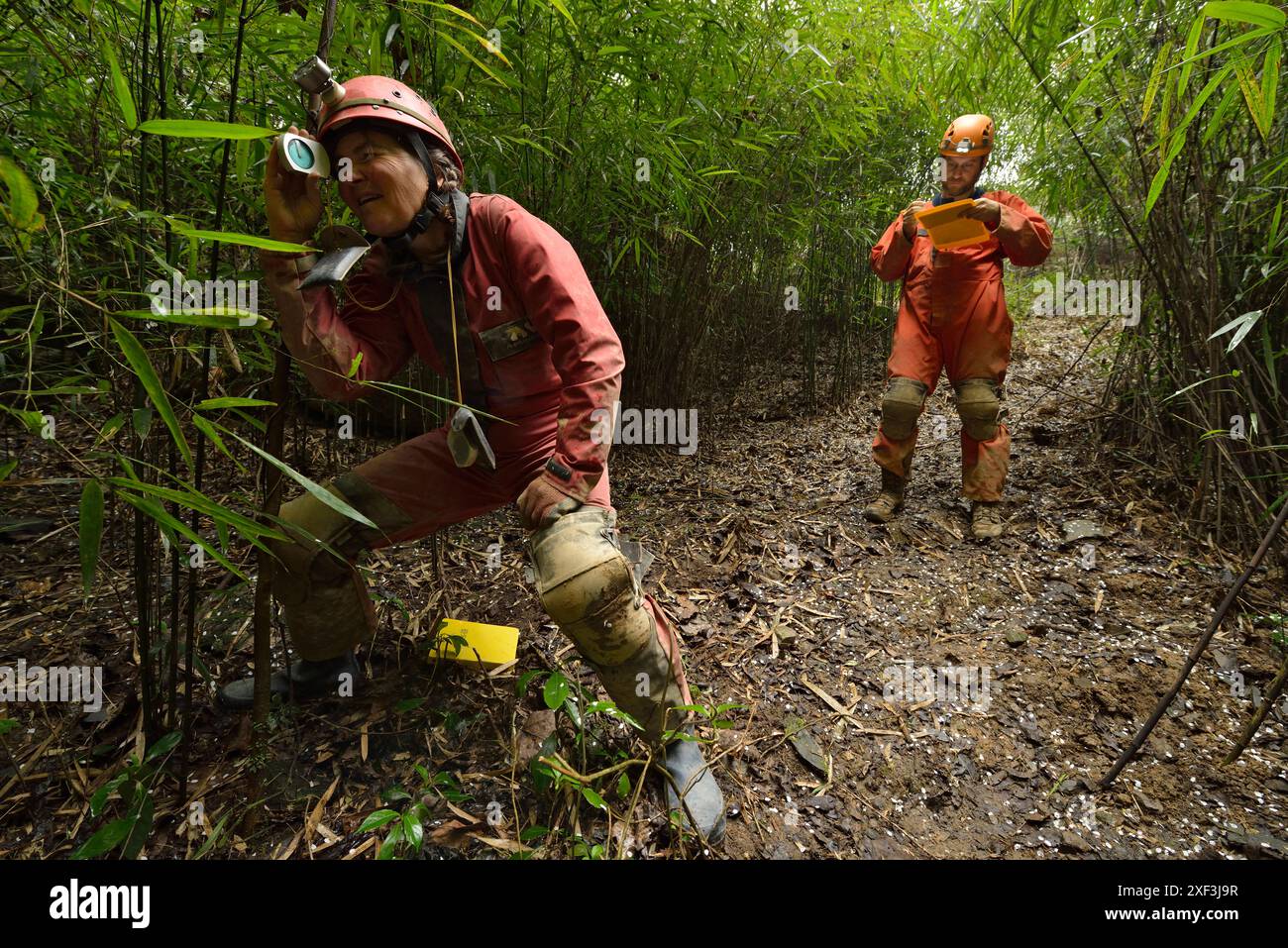 Caving Expedition to explore the caves of the Tongzi mastersystem in ...